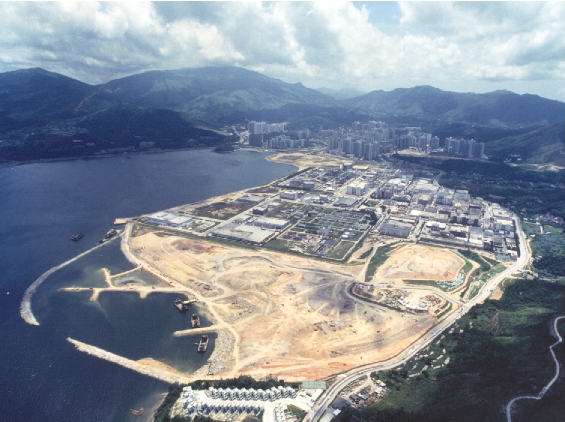 Shuen Wan Landfill Restoration Contract - 振華工程有限公司